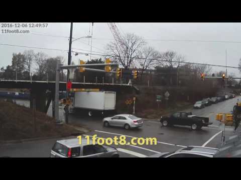 Boxtruck gets jammed under the 11foot8 bridge - 11 FOOT 8